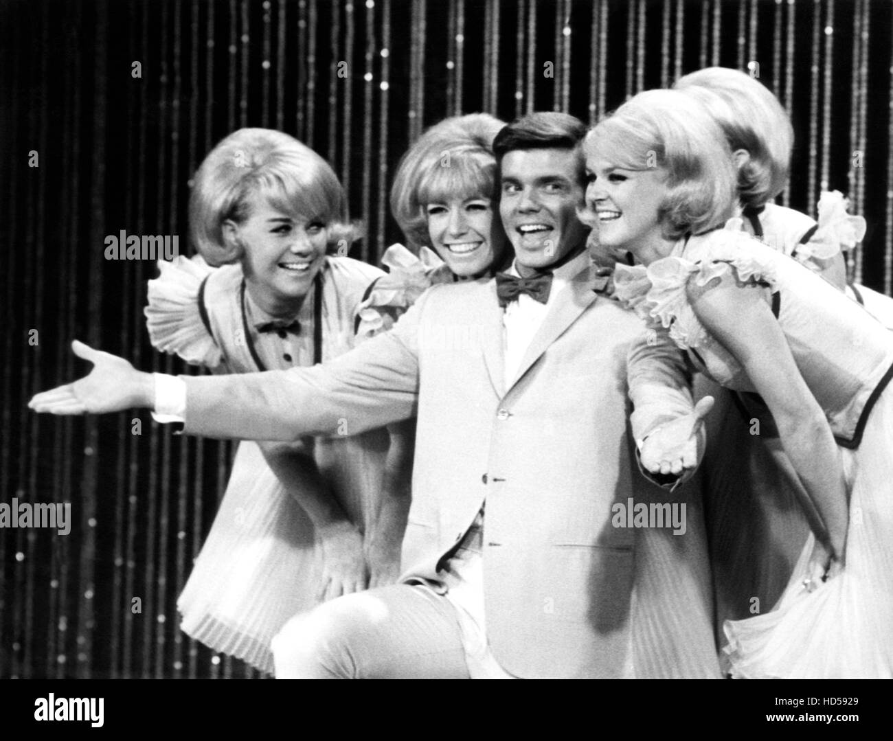 THE JOHN DAVIDSON SHOW, (aka THE KRAFT SUMMER MUSIC HALL), John ...