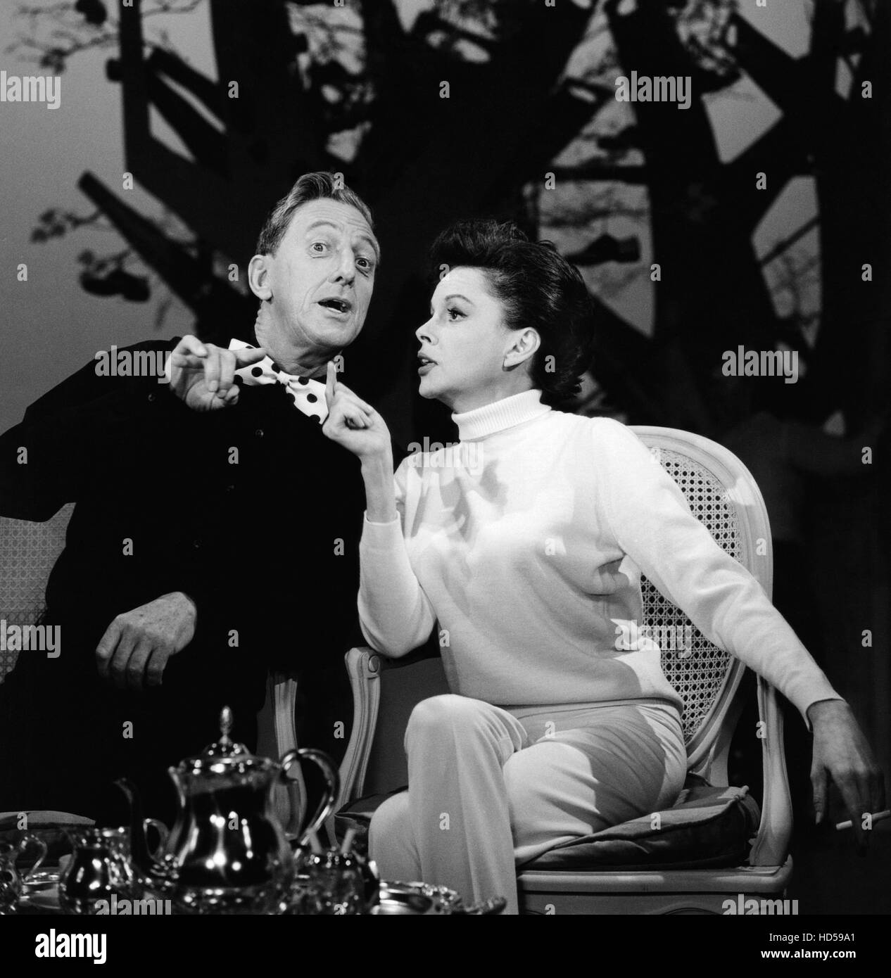 THE JUDY GARLAND SHOW, Ray Bolger, Judy Garland (1963), 1963-64 Stock ...