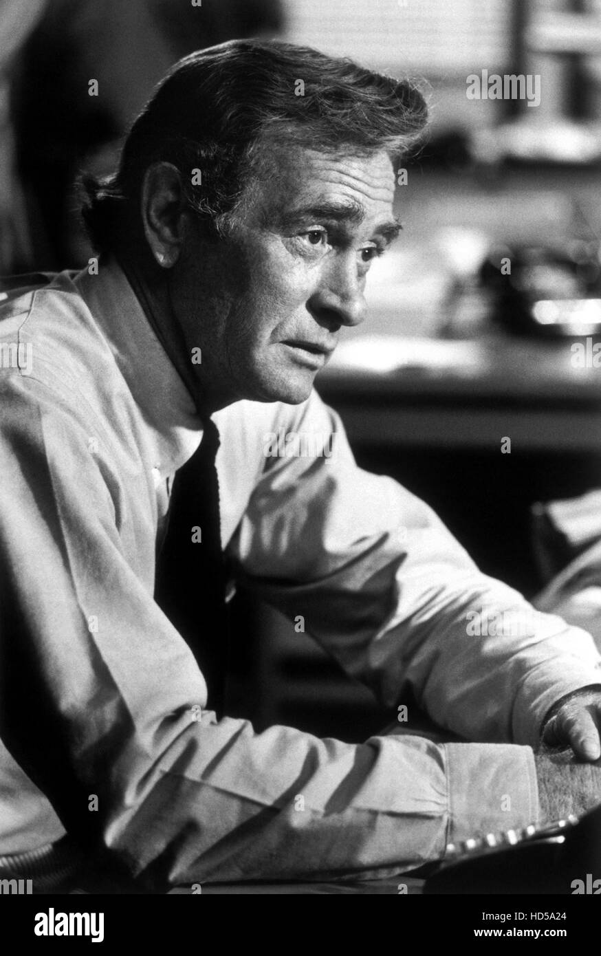 KOLCHACK: THE NIGHT STALKER, Darren McGavin, 1974-75 Stock Photo - Alamy