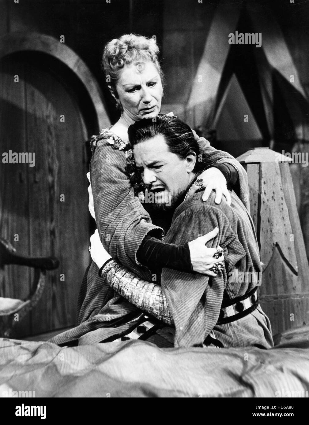MACBETH, from left: Judith Anderson, Maurice Evans, 1954 Stock Photo - Alamy