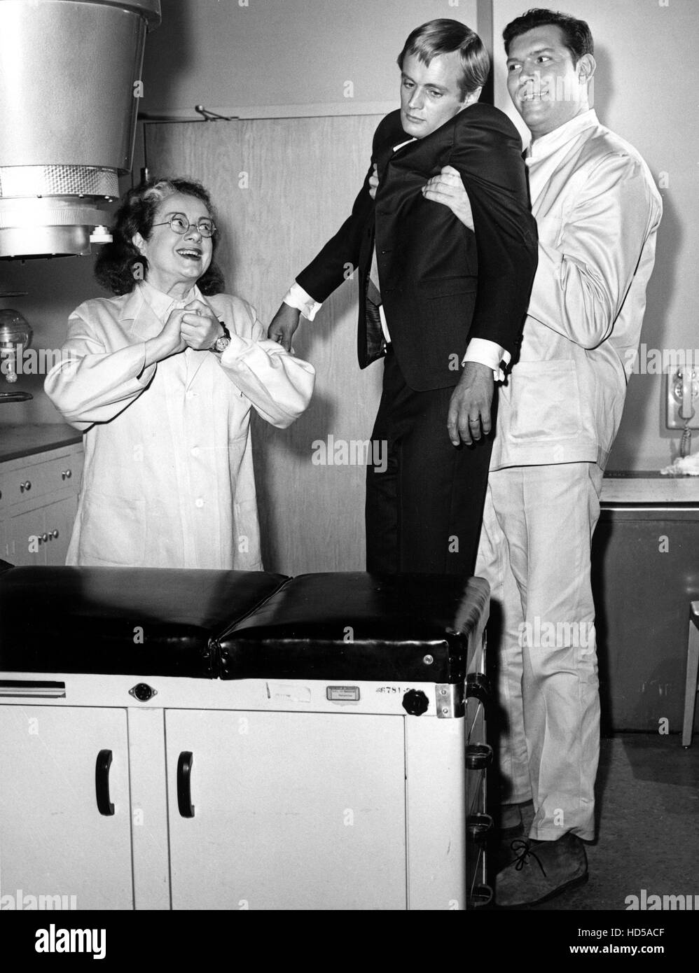 THE MAN FROM U.N.C.L.E. Elsa Lanchester, David McCallum, Mickey Morton ...