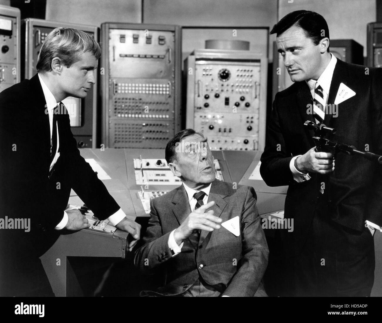THE MAN FROM U.N.C.L.E., David McCallum, Leo G. Carroll, Robert Vaughn ...