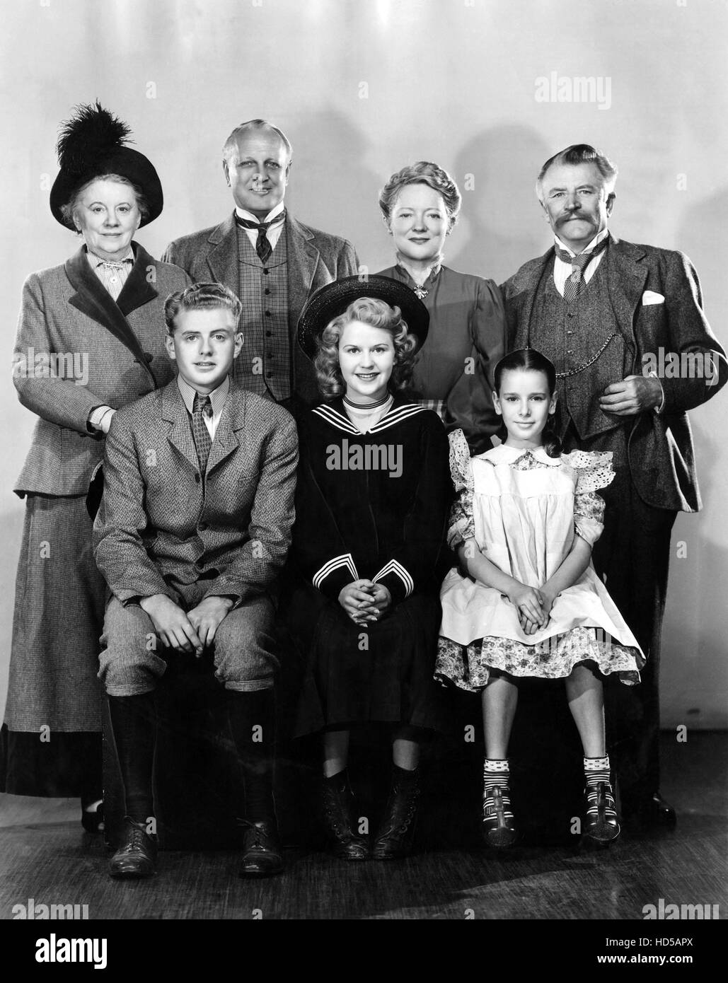MAMA, (aka I REMEMBER MAMA), (standing l-r): Ruth Gates, Judson Laire ...