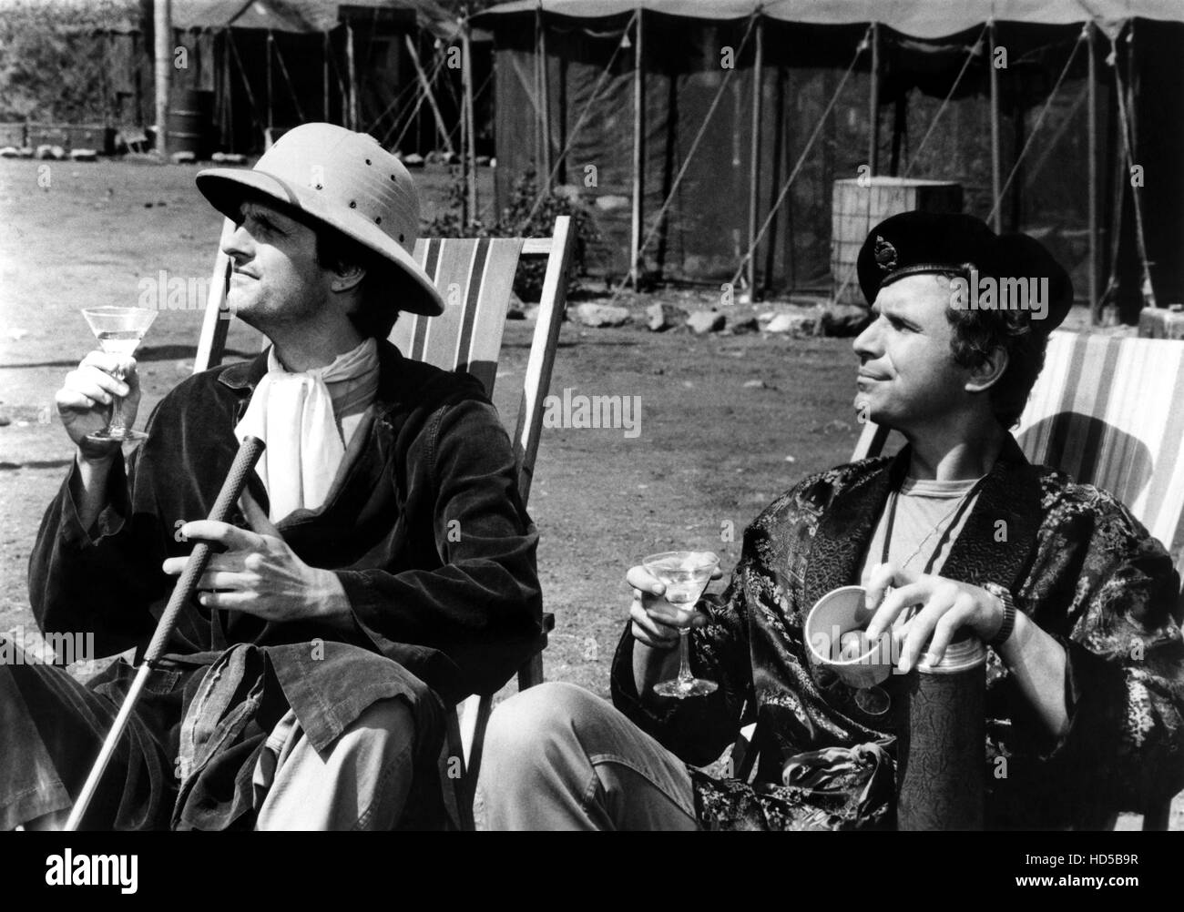 MASH, (aka M*A*S*H), from left: Alan Alda, Wayne Rogers, 1972-83, TM ...