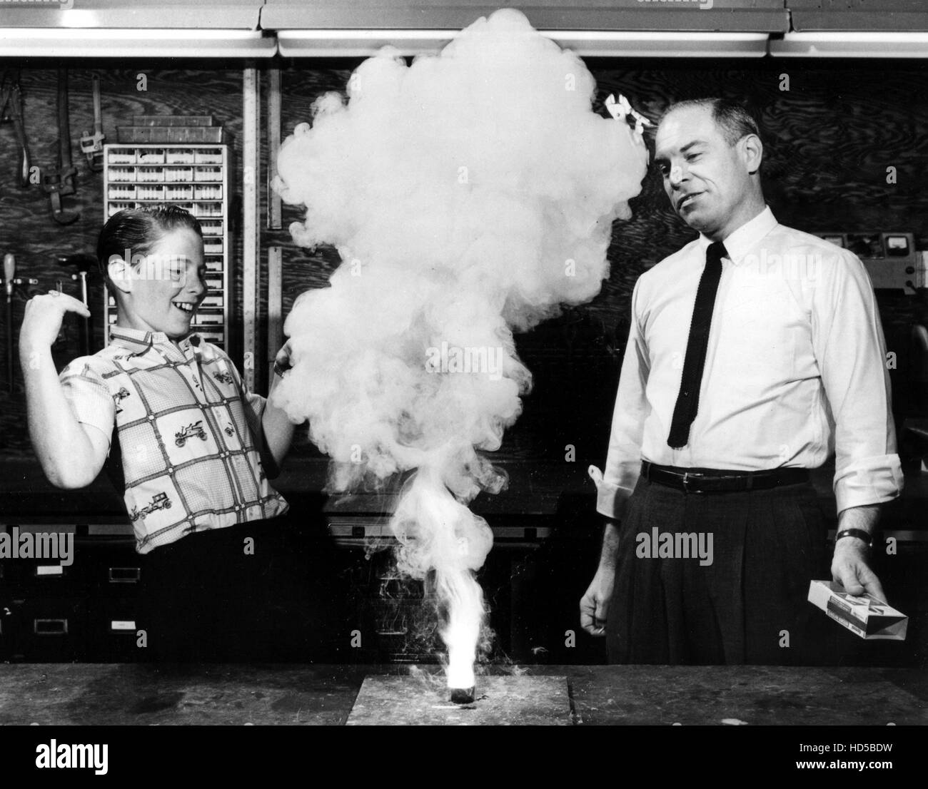 WATCH MR. WIZARD, Don Herbert (right), 1951-1965 Stock Photo - Alamy
