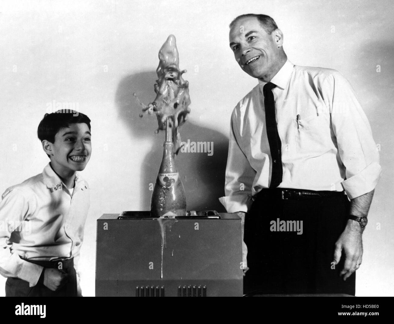 WATCH MR. WIZARD, Alan Howard, Don Herbert, 1951-1965, 1964 episode Stock Photo - Alamy