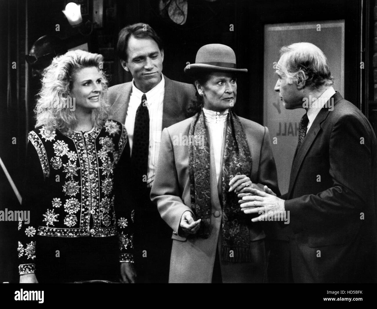 MURPHY BROWN, Candice Bergen, John Getz, Colleen Dewhurst, George Coe ...