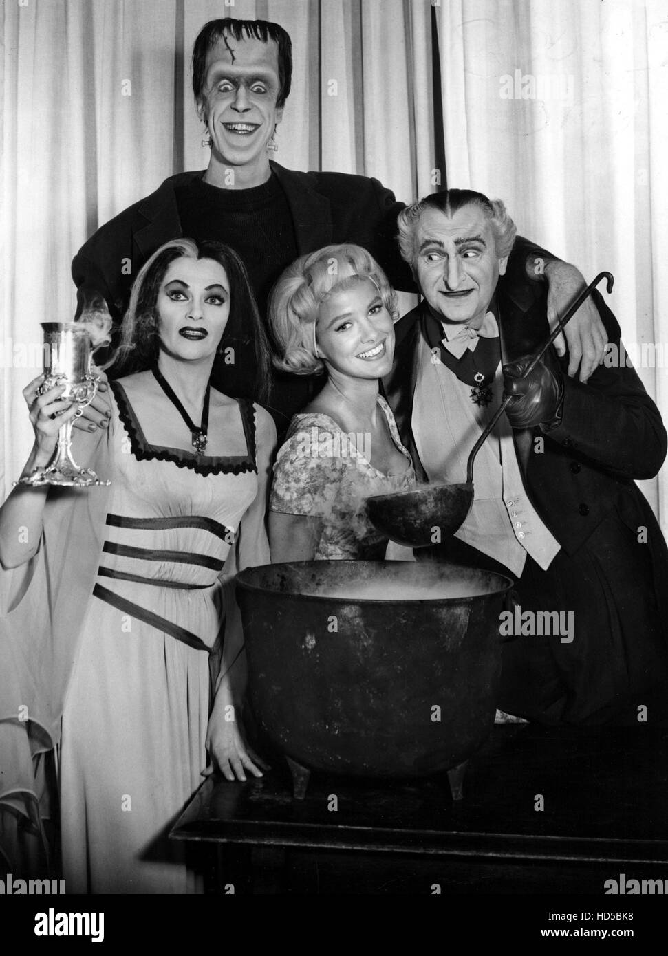 The Munsters Fred Gwynne Yvonne De Carlo Beverly Owen Al Lewis