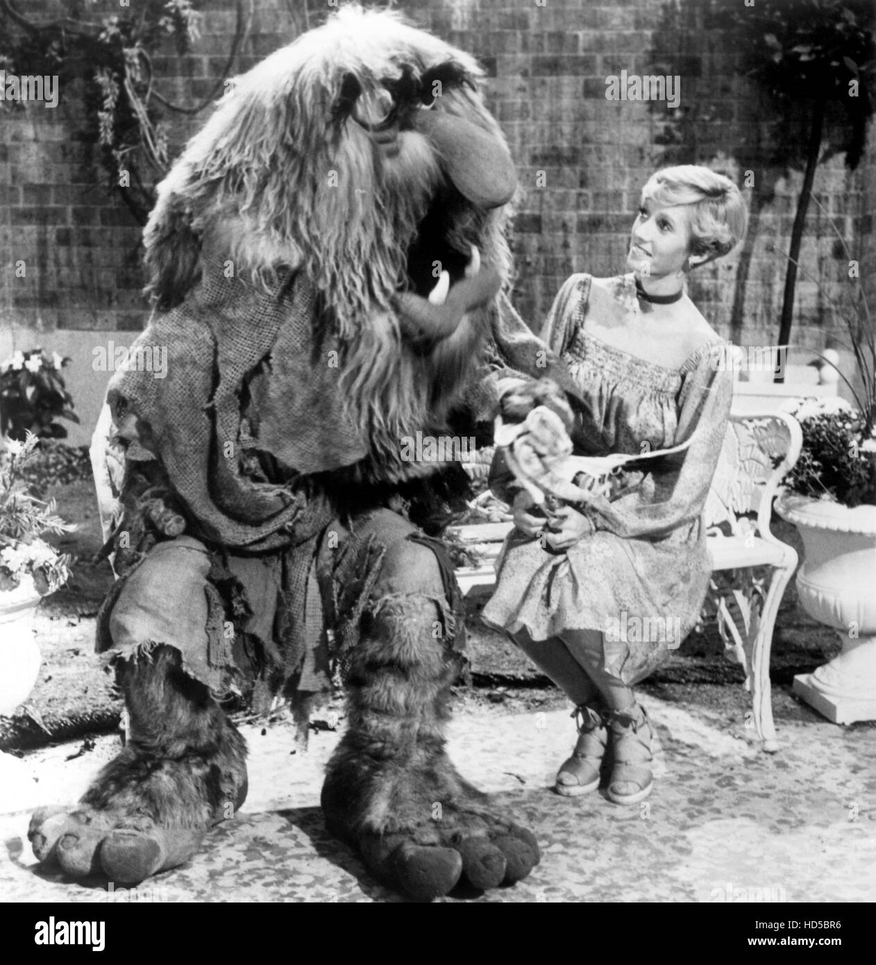 THE MUPPET SHOW, from left: Sweetums, Sandy Duncan (Season 1, Episode ...