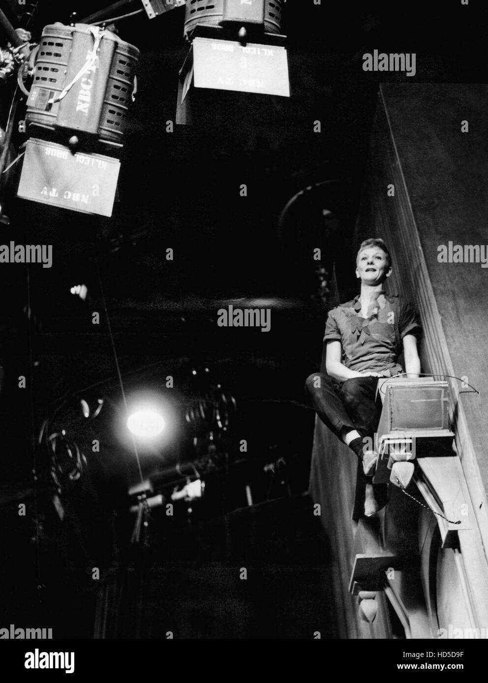 PETER PAN, Mary Martin on set, 1960 Stock Photo - Alamy