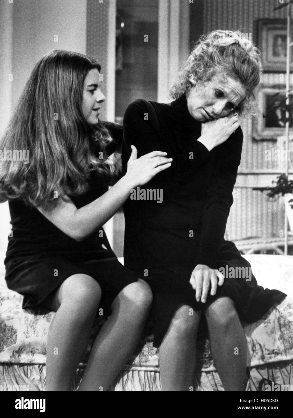 PHYLLIS, Lisa Gerritsen, Cloris Leachman, 'Pilot', (Season 1, aired ...