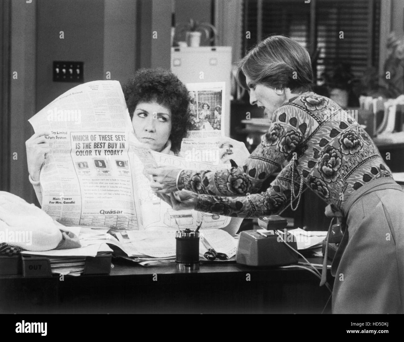 PHYLLIS, from left: Garn Stephens, Cloris Leachman, 1975-77 Stock Photo ...