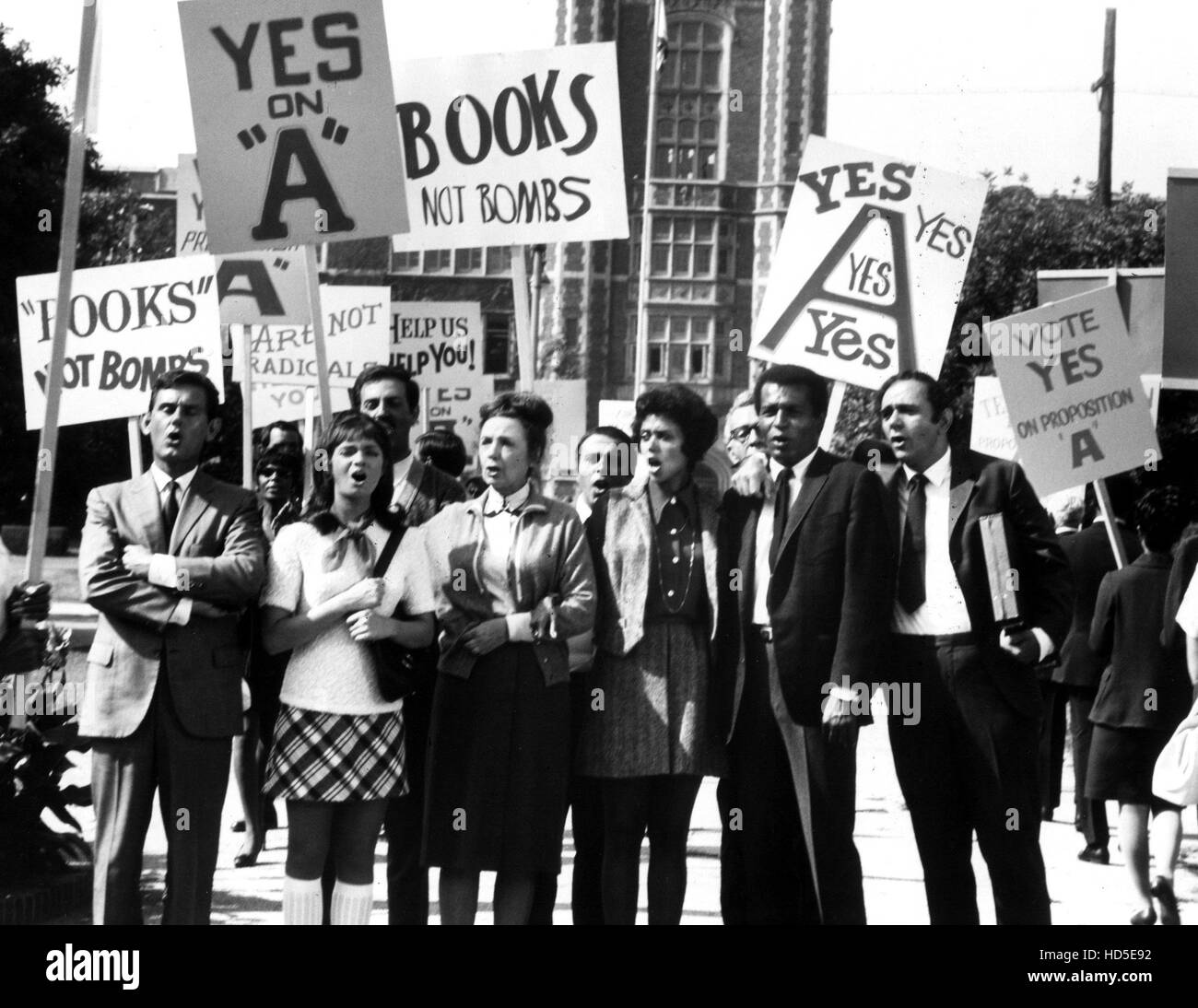 ROOM 222, Karen Valentine, Denise Nicholas, Lloyd Haynes, Michael ...