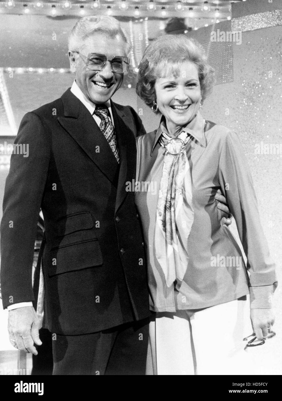 STUMPERS!, from left: Allen Ludden, Betty White, 1976 Stock Photo - Alamy