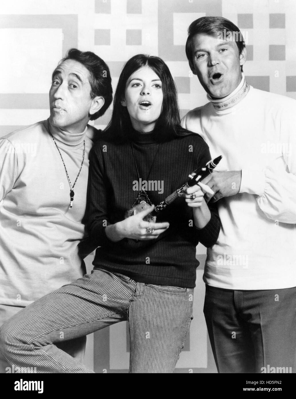 THE SUMMER SMOTHERS BROTHERS SHOW, Pat Paulsen, Leigh French, Glen ...