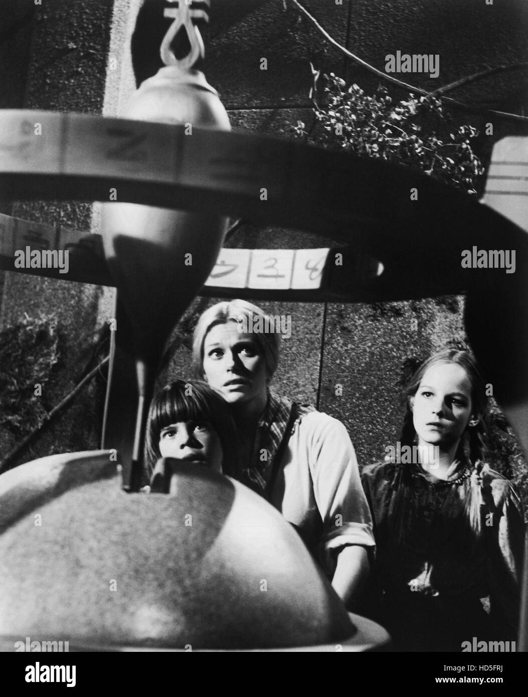 SWISS FAMILY ROBINSON, from left: Eric Olson, Pat Delaney, Helen Hunt ...