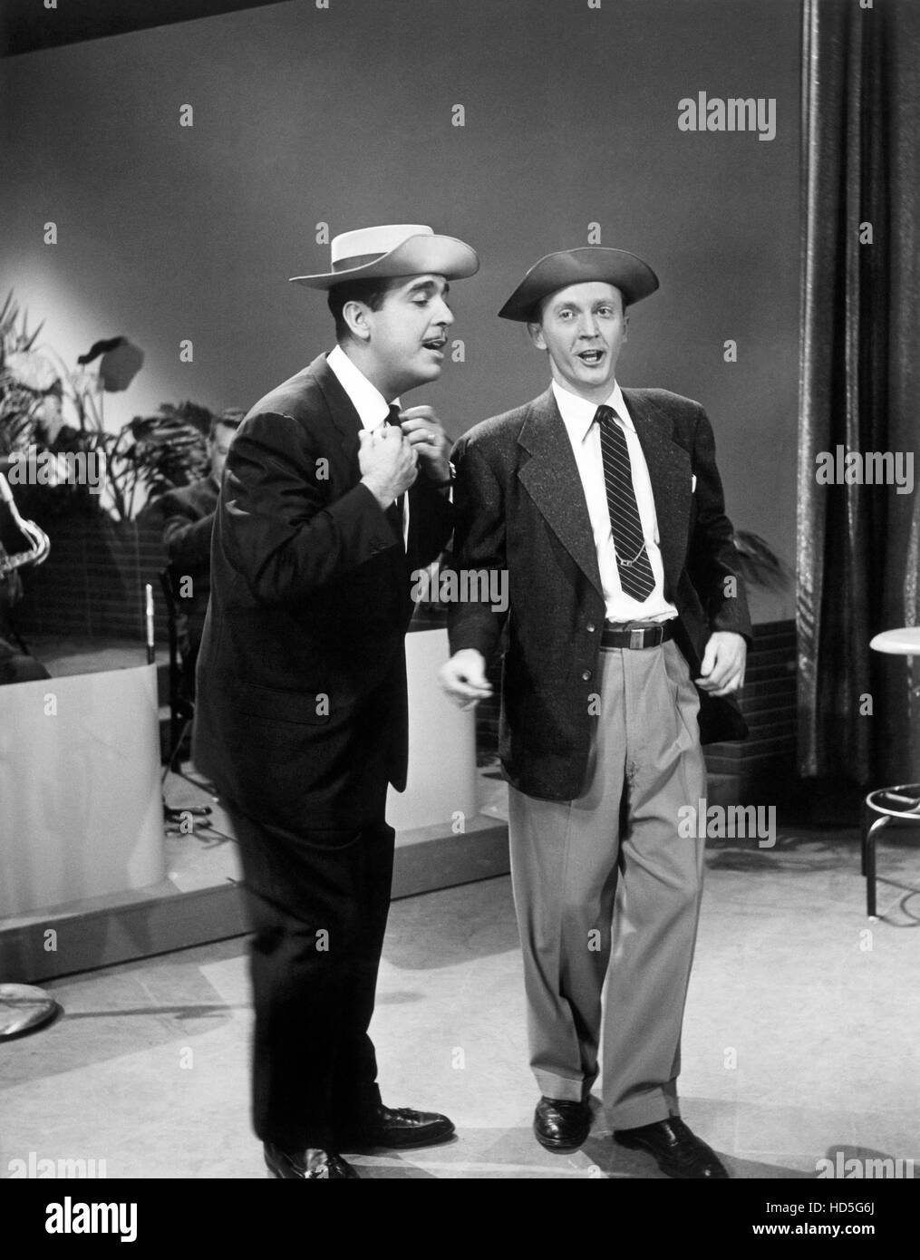 THE TENNESSEE ERNIE FORD SHOW, (aka THE FORD SHOW), from left ...