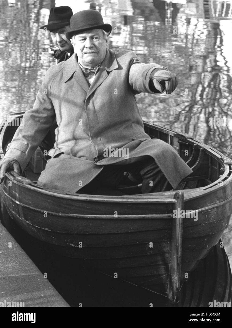 THIRTEEN AT DINNER, Jonathan Cecil, Peter Ustinov, 1985, (c)Warner Bros ...