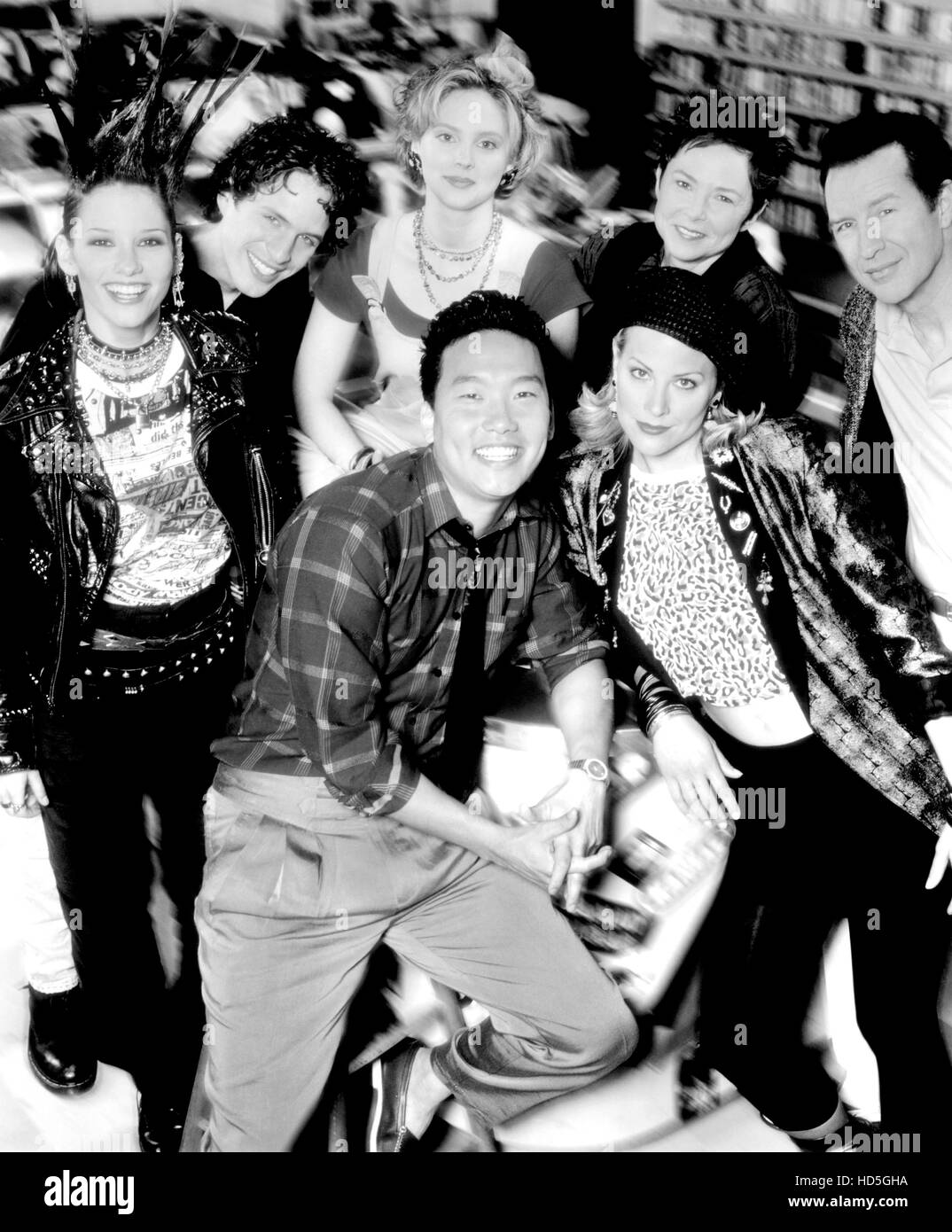 THAT '80s SHOW, back, from left, Chyler Leigh, Glenn Howerton, Tinsley ...