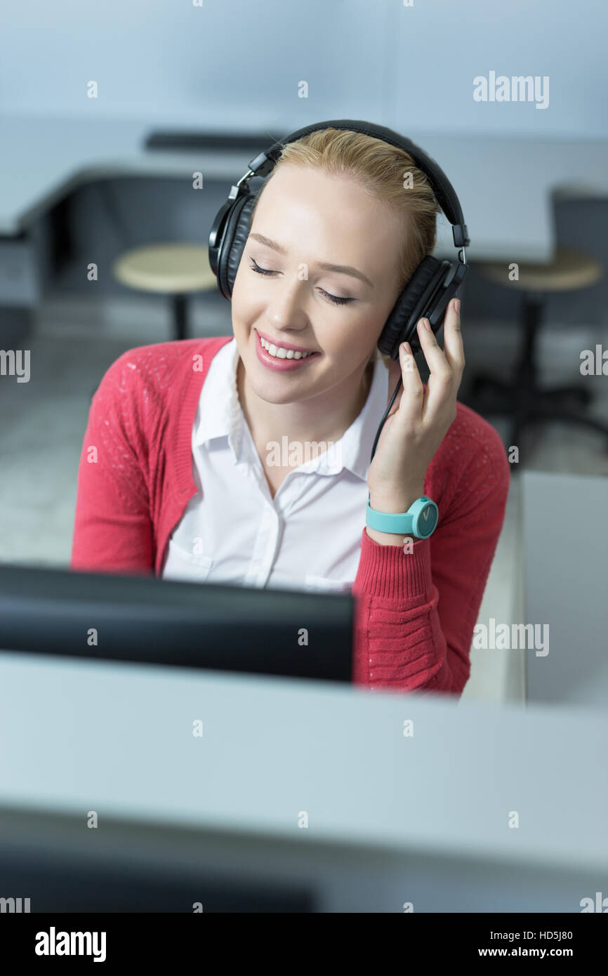 Students learning in computer lab Stock Photo - Alamy