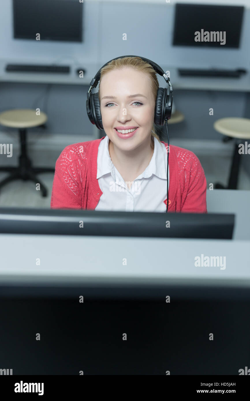Students learning in computer lab Stock Photo - Alamy