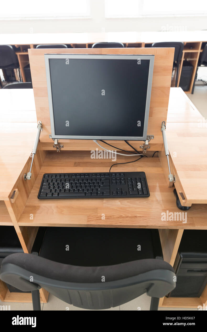 Computer lab room empty workstation hi-res stock photography and images ...