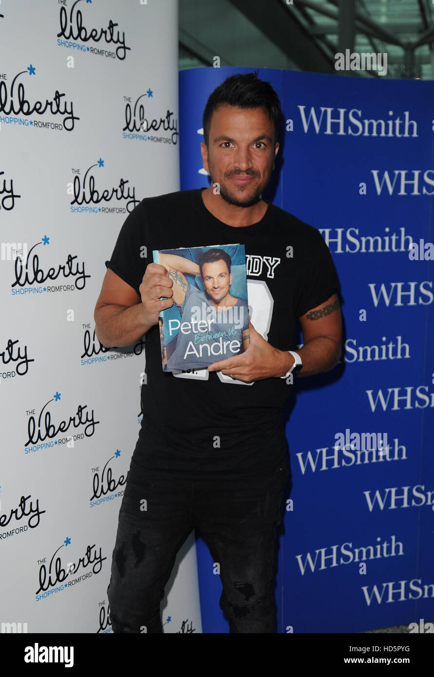 Peter Andre signs his book in WH Smiths in Romford Essex Featuring ...