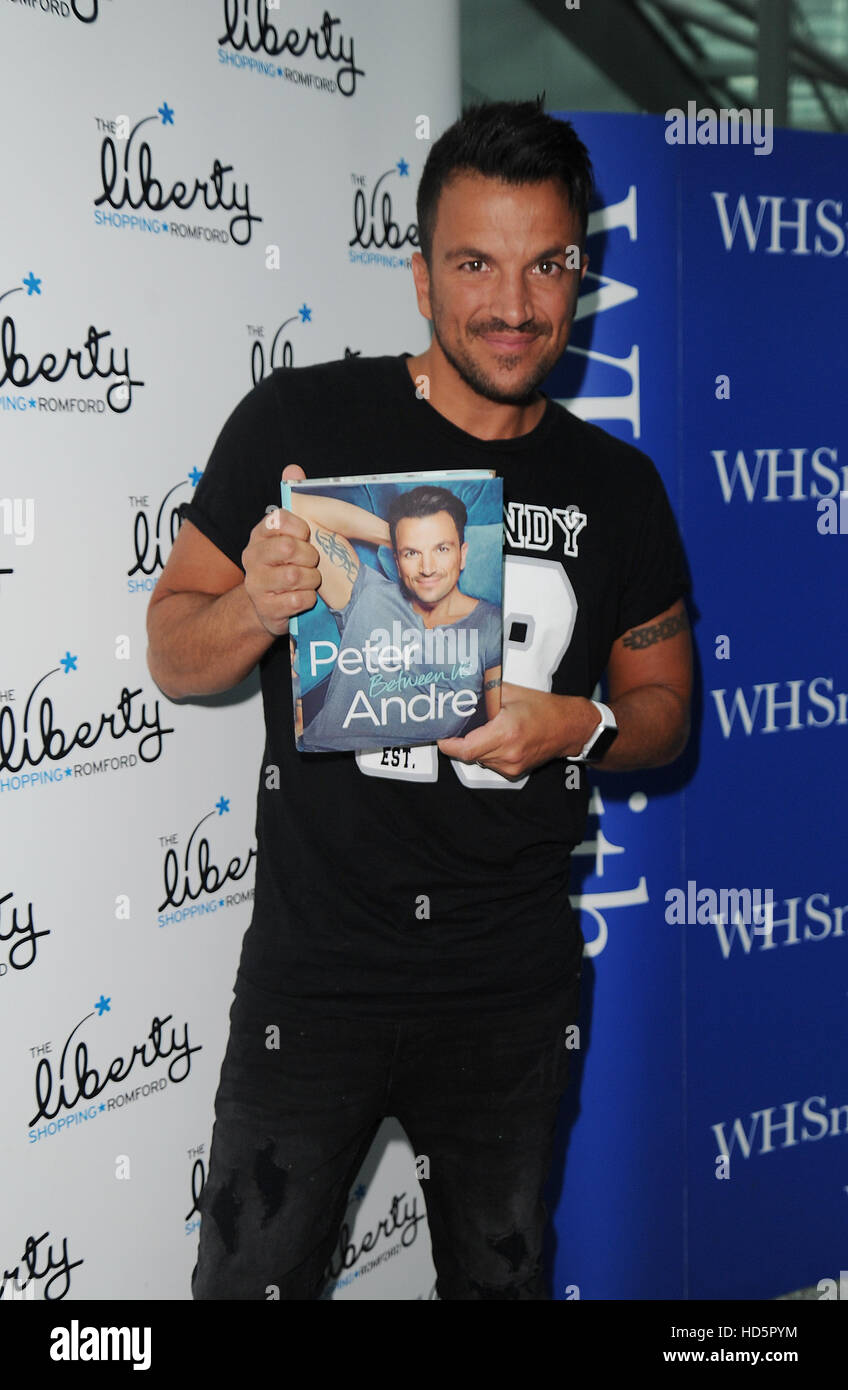 Peter Andre signs his book in WH Smiths in Romford Essex Featuring ...
