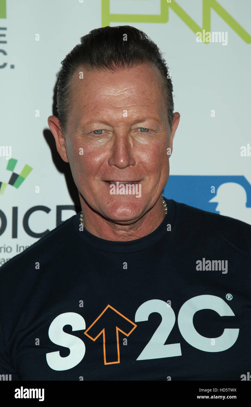 Hollywood Unites For The 5th Biennial Stand Up To Cancer (SU2C ...