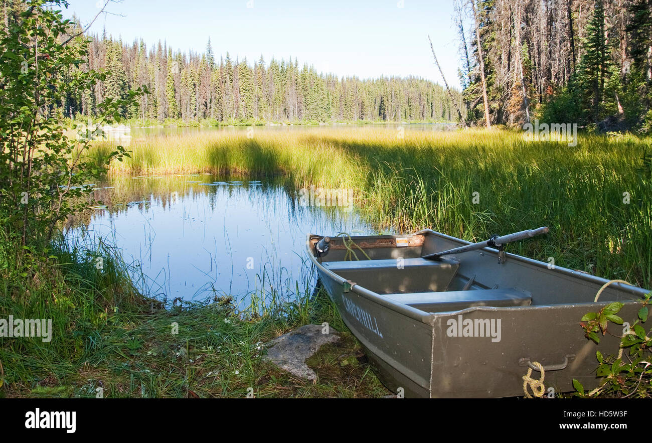 Aluminum fishing boat hi-res stock photography and images - Alamy