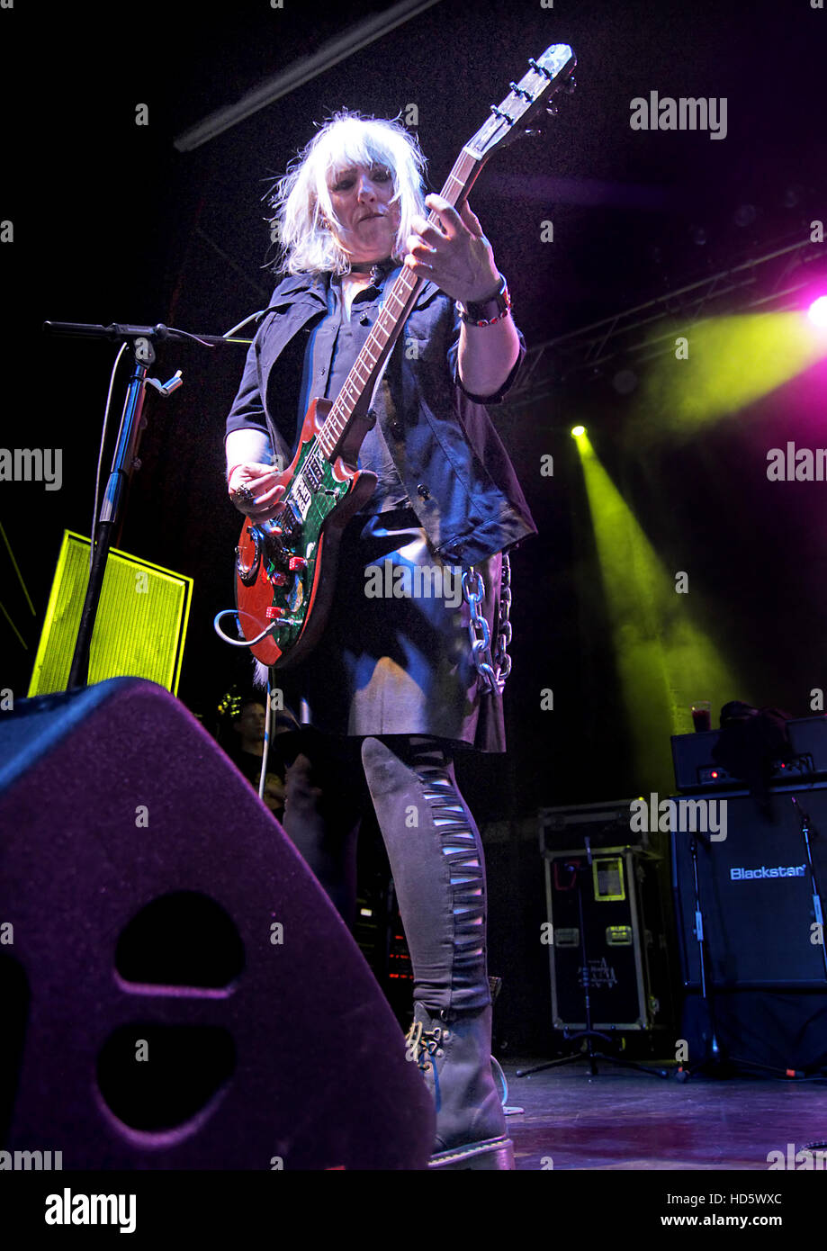 L7 performing hi-res stock photography and images - Alamy
