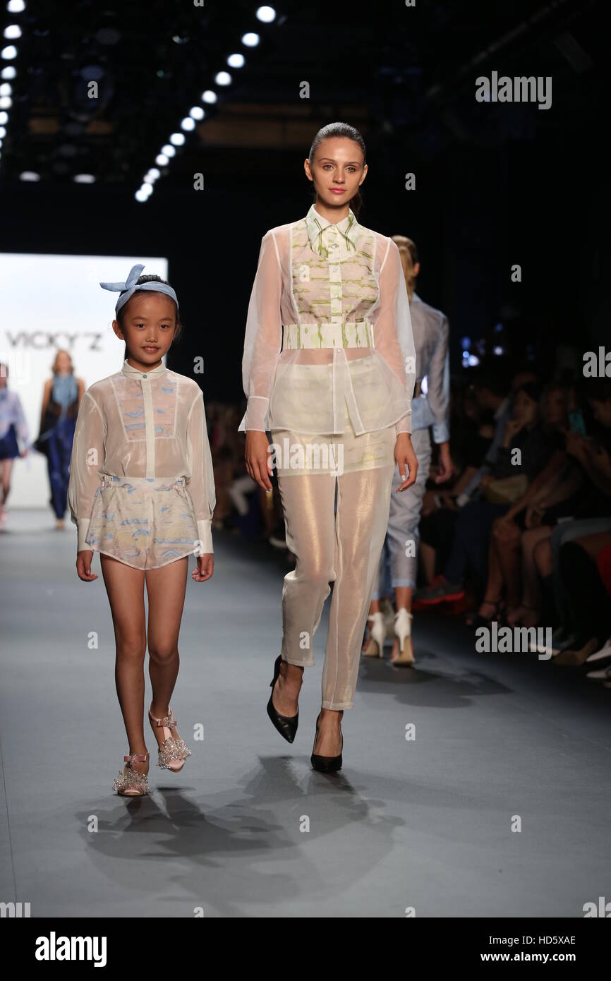 New York Fashion Week Spring/Summer 2017 - Vicki Zhang - Runway ...