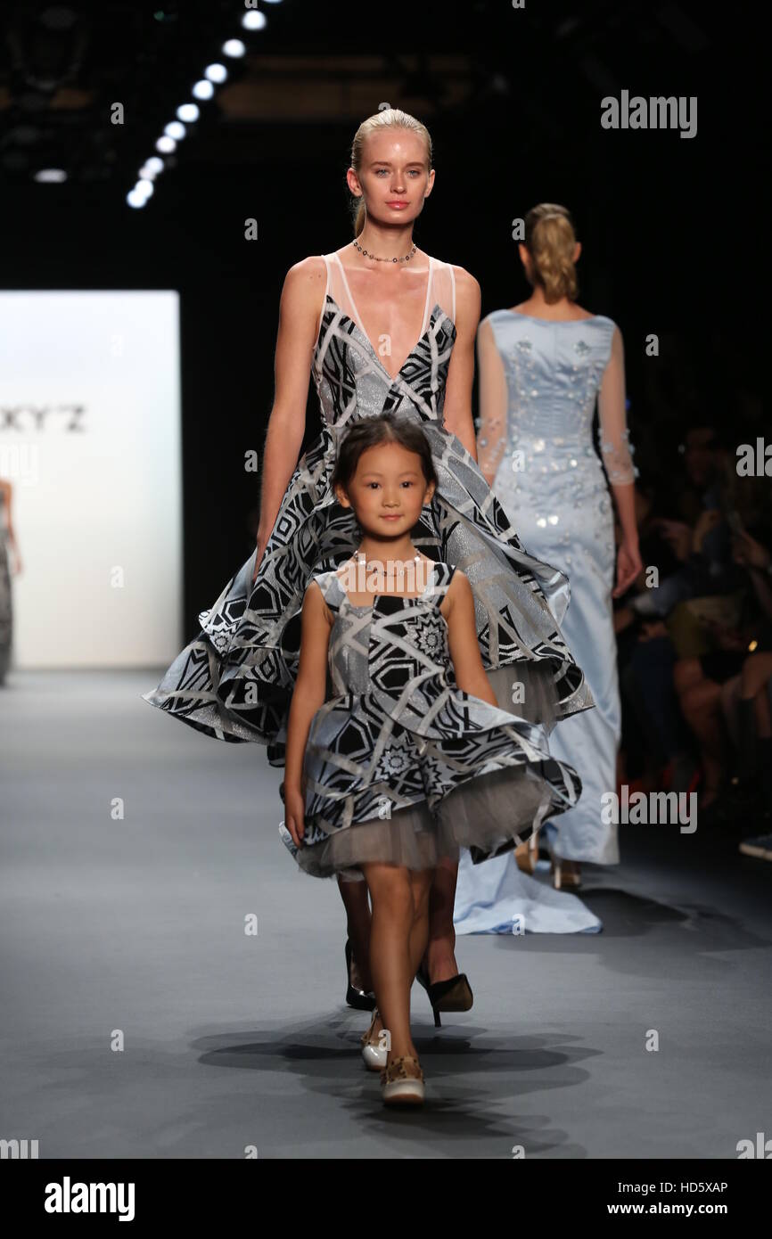 New York Fashion Week Spring/Summer 2017 - Vicki Zhang - Runway ...
