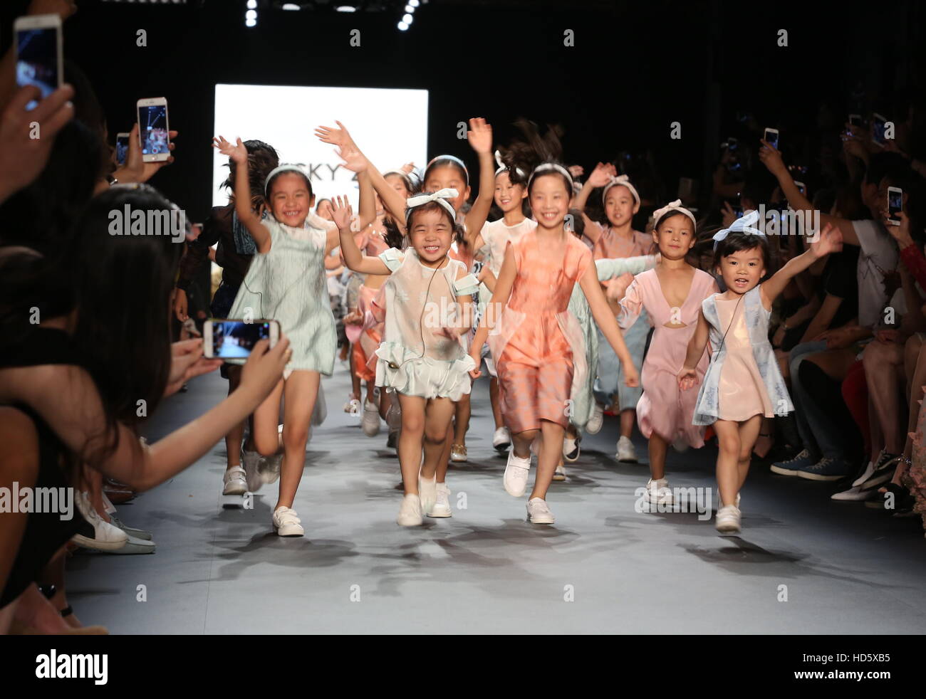 New York Fashion Week Spring/Summer 2017 - Vicki Zhang - Runway ...