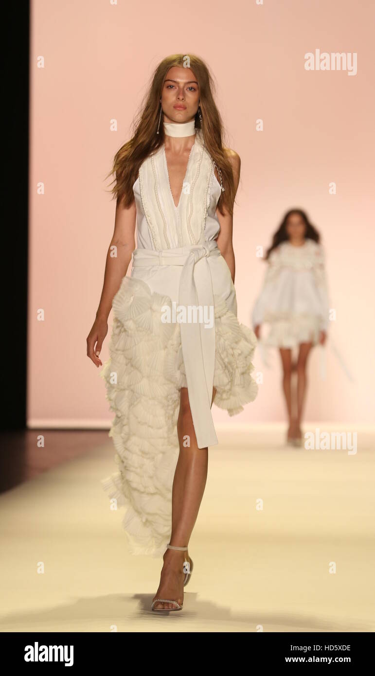 New York Fashion Week Spring/Summer 2017 - Jonathan Simkhai - Runway ...