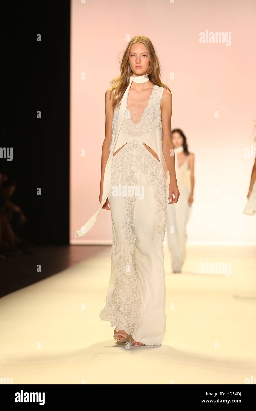 New York Fashion Week Spring/Summer 2017 - Jonathan Simkhai - Runway ...