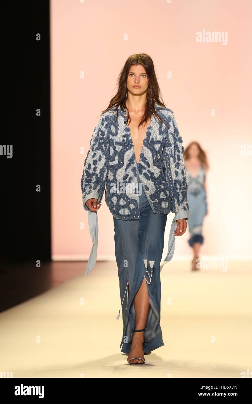 New York Fashion Week Spring/Summer 2017 - Jonathan Simkhai - Runway ...