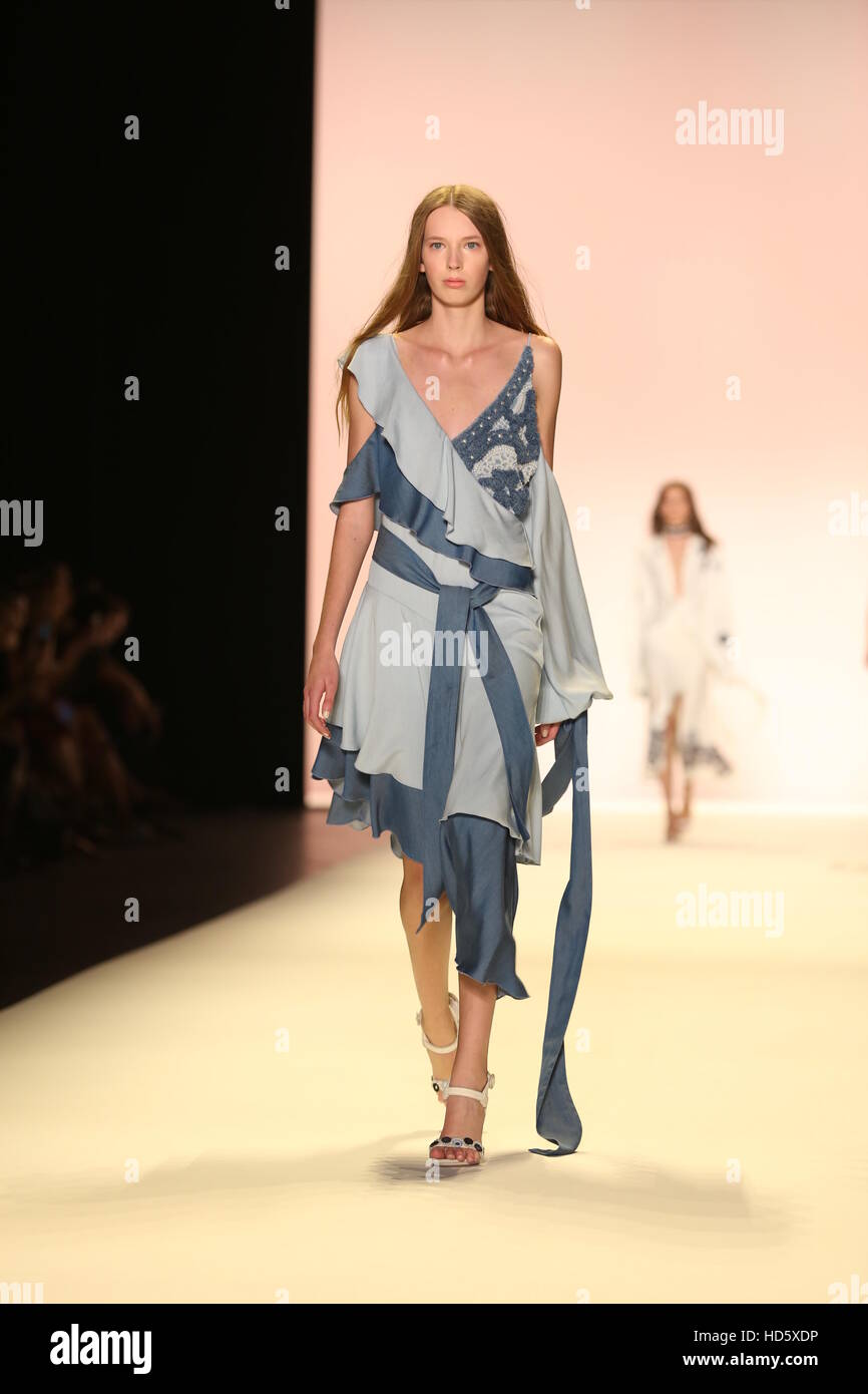 New York Fashion Week Spring/Summer 2017 - Jonathan Simkhai - Runway ...