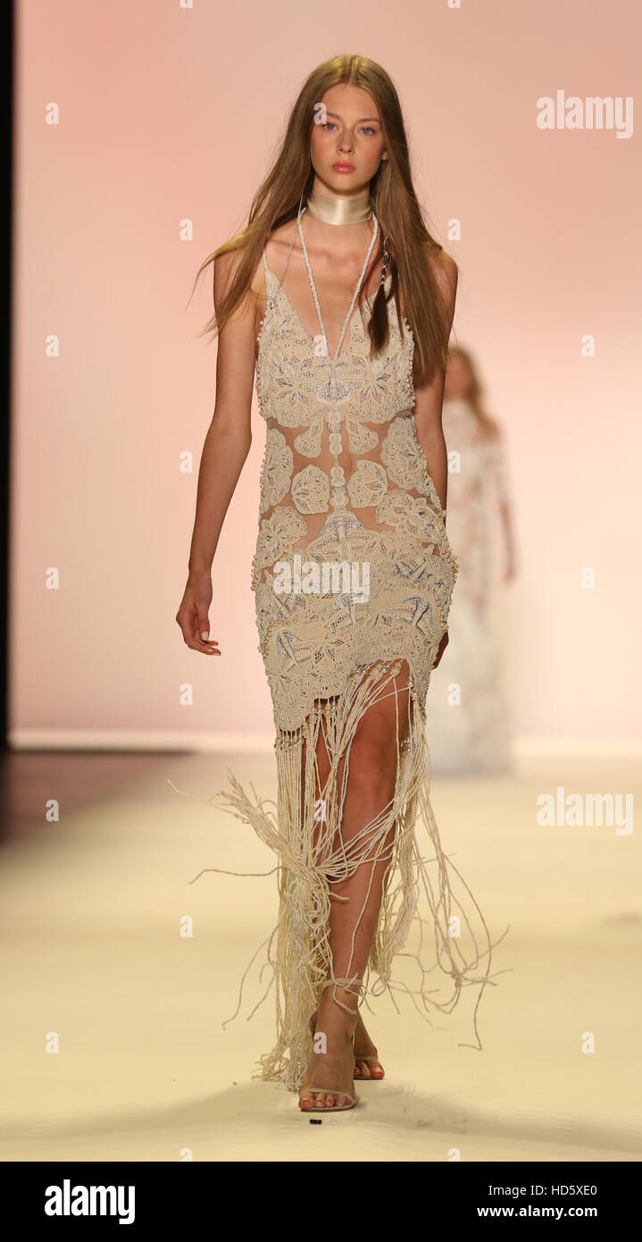 New York Fashion Week Spring/Summer 2017 - Jonathan Simkhai - Runway ...