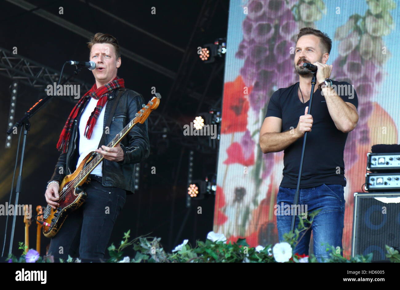 Travis dougie payne hi-res stock photography and images - Alamy