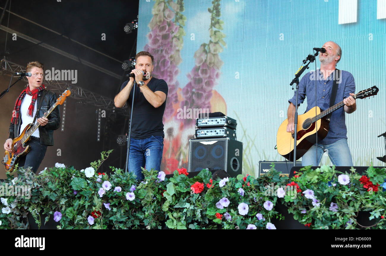 Travis dougie payne hi-res stock photography and images - Alamy