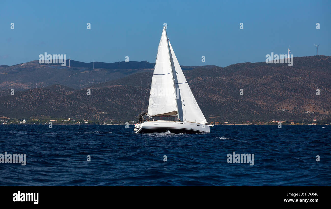 Yacht in waves hi-res stock photography and images - Alamy