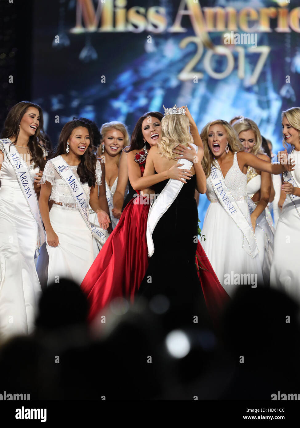 Miss Arkansas Savvy Shields is crowned 2017 Miss America at Boardwalk ...