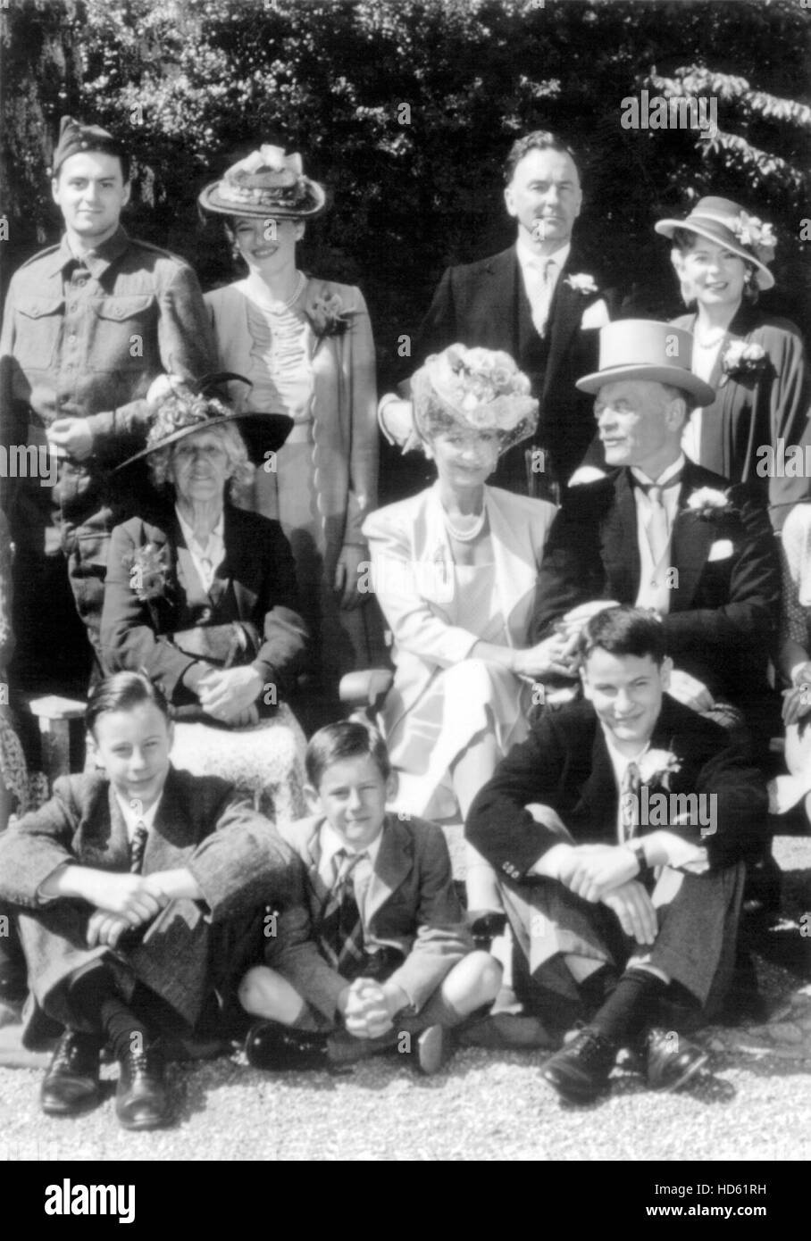 NO BANANAS, rear from left: Dominic Rowan, Rachel Power, Michael Elwyn ...