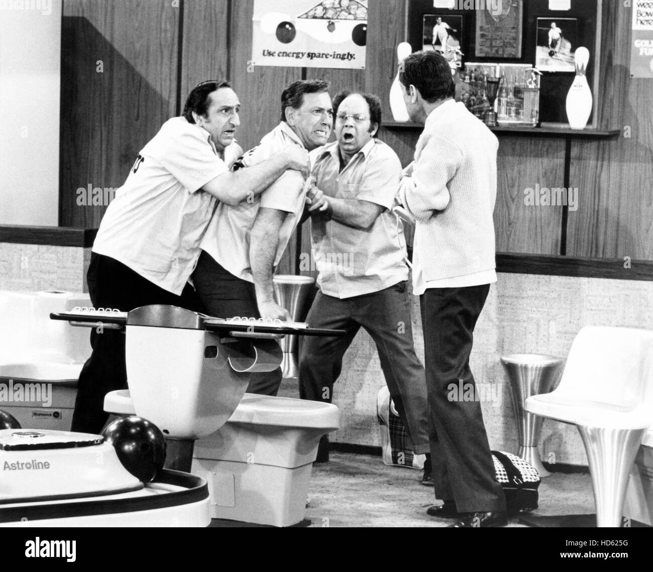 THE ODD COUPLE, (from left): Al Molinaro, Jack Klugman, Larry Gelman ...