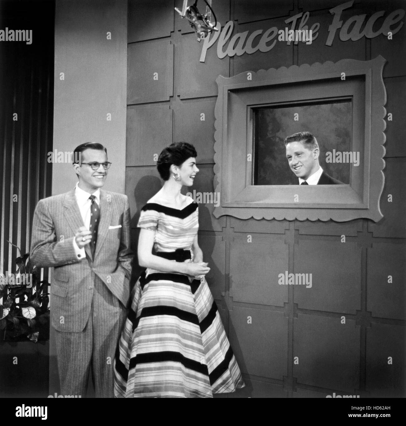 PLACE THE FACE, host Bill Cullen (left), 1953-1955 Stock Photo - Alamy