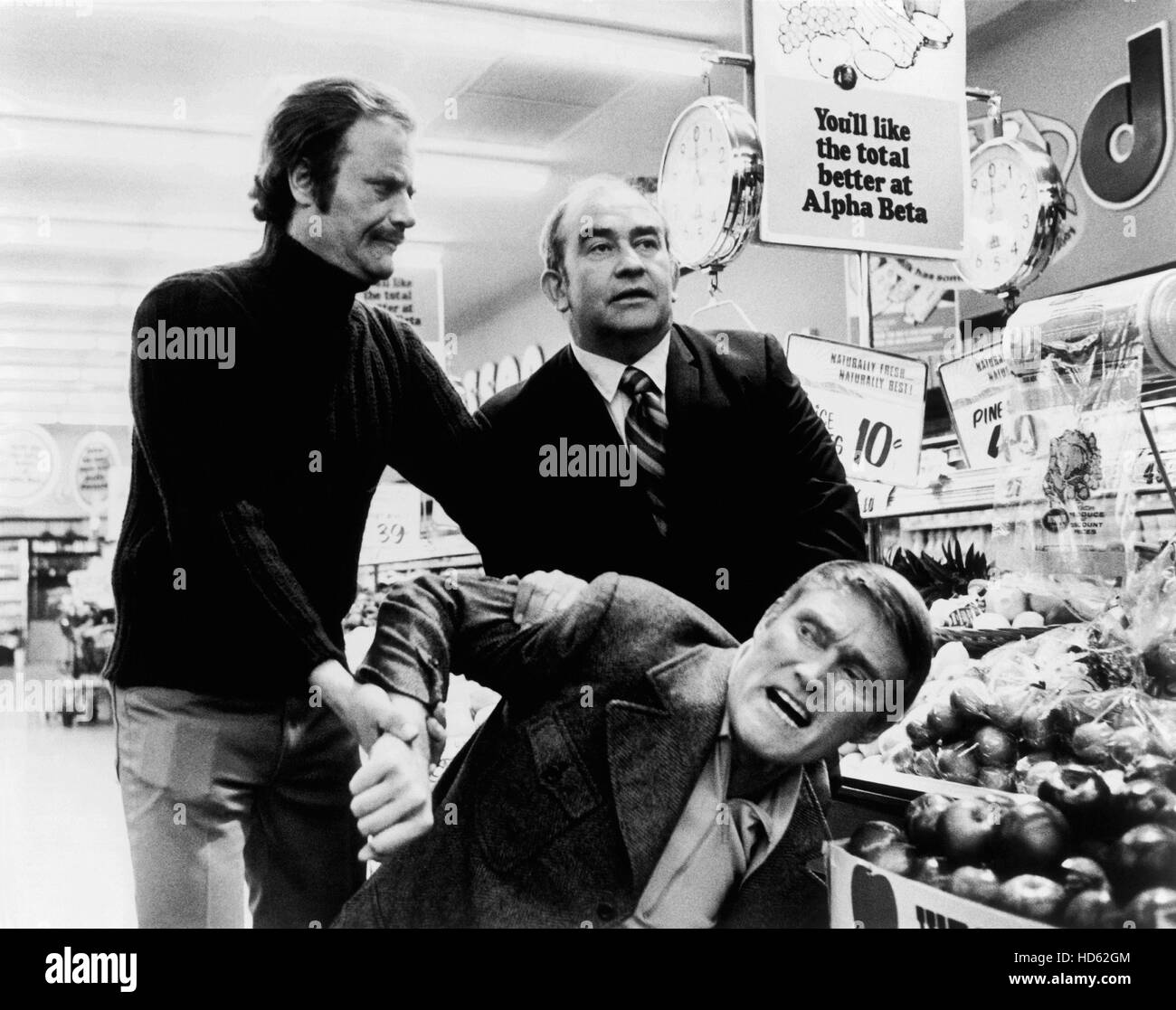 THE POLICE STORY, from left: Vic Morrow, Edward Asner, bottom: Chuck ...