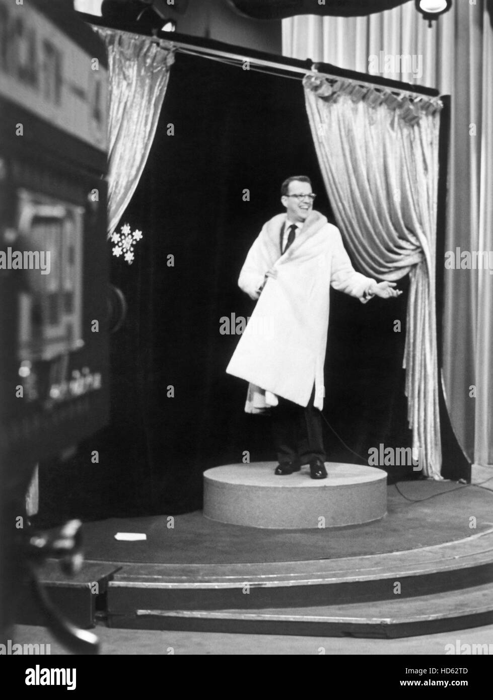 THE PRICE IS RIGHT, host Bill Cullen, 1956-1965 Stock Photo - Alamy THE PRICE IS RIGHT, host Bill Cullen, 1956-1965 Stock Photo - Alamy