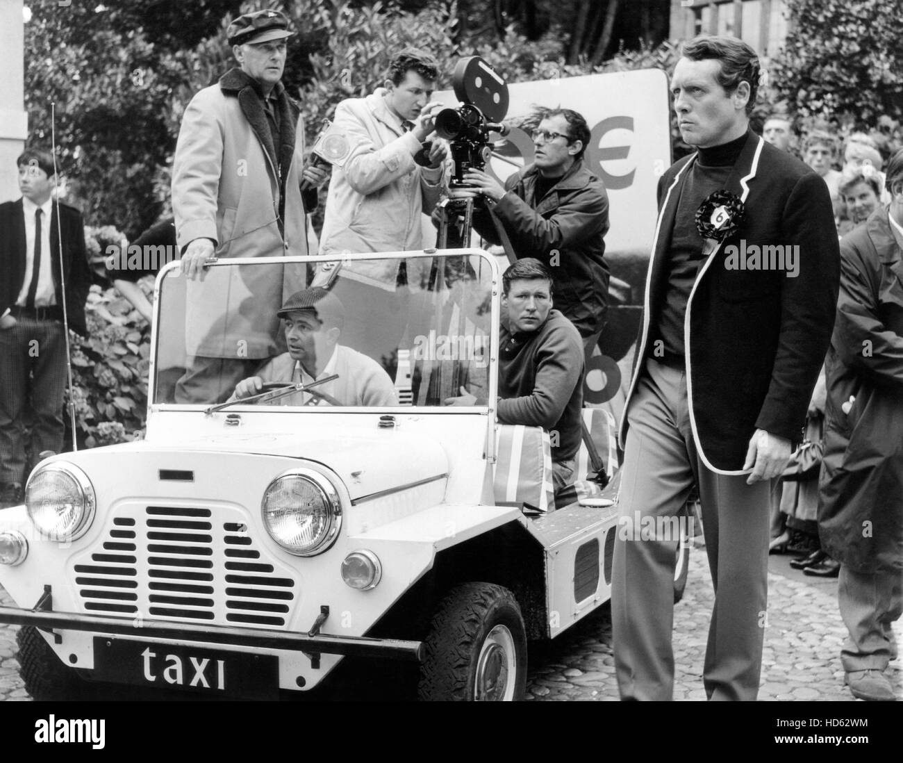 THE PRISONER, actor/director Patrick McGoohan (right) on-set, 'Free ...