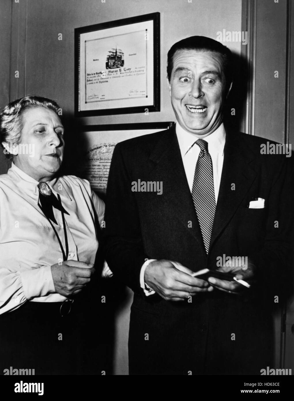THE RAY MILLAND SHOW, (aka MEET MR. McNUTLEY), from left, Minerva ...